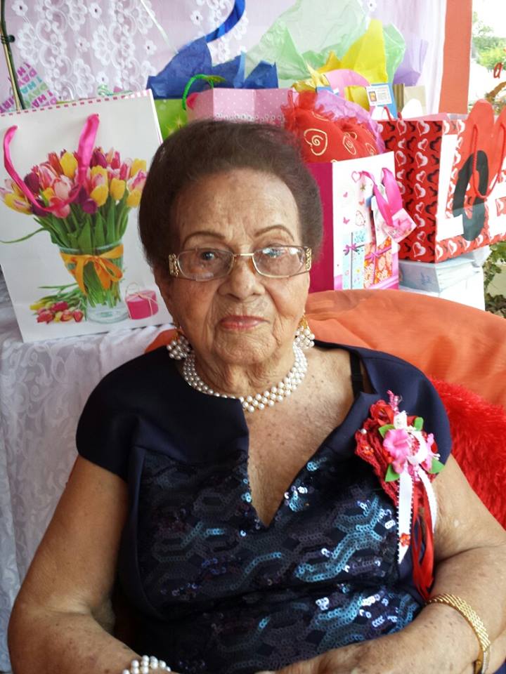 La maestra Laura Marrero llega a los 100 – Archivo del Diario ...